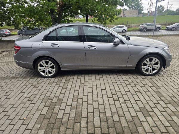 Mercedes-Benz c-220 2009 Viļņa vietnē Pelēks Mercedes-Benz c-220 2009 Viļņa, ar dzinēja tilpumu 2.15 L un nobraukumu 345 tūkst. km par 2000 €, foto 4 vietnē AUTOMOTO.COM.LV