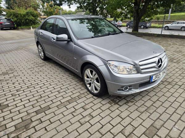 Mercedes-Benz c-220 2009 Viļņa vietnē Pelēks Mercedes-Benz c-220 2009 Viļņa, ar dzinēja tilpumu 2.15 L un nobraukumu 345 tūkst. km par 2000 €, foto 5 vietnē AUTOMOTO.COM.LV