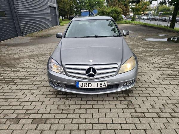 Mercedes-Benz c-220 2009 Viļņa vietnē Pelēks Mercedes-Benz c-220 2009 Viļņa, ar dzinēja tilpumu 2.15 L un nobraukumu 345 tūkst. km par 2000 €, foto 6 vietnē AUTOMOTO.COM.LV