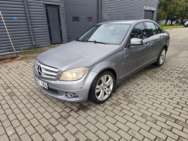 Mercedes-Benz c-220 2009 Viļņa vietnē Pelēks Mercedes-Benz c-220 2009 Viļņa, ar dzinēja tilpumu 2.15 L un nobraukumu 345 tūkst. km par 2000 €, foto 7 vietnē AUTOMOTO.COM.LV