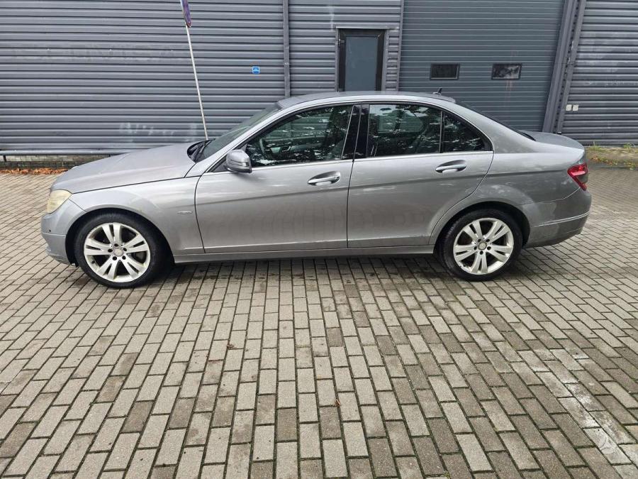 Pelēks Mercedes-Benz c-220 2009 Viļņa, ar dzinēja tilpumu 2.15 L un nobraukumu 345 tūkst. km par 2000 €, foto 8 vietnē AUTOMOTO.COM.LV