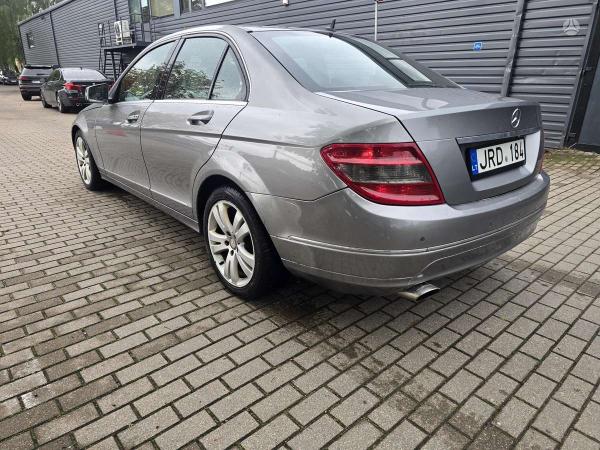 Mercedes-Benz c-220 2009 Viļņa vietnē Pelēks Mercedes-Benz c-220 2009 Viļņa, ar dzinēja tilpumu 2.15 L un nobraukumu 345 tūkst. km par 2000 €, foto 9 vietnē AUTOMOTO.COM.LV