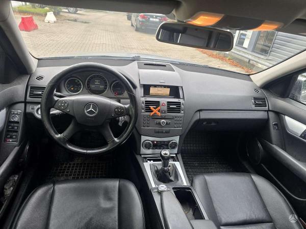 Mercedes-Benz c-220 2009 Viļņa vietnē Pelēks Mercedes-Benz c-220 2009 Viļņa, ar dzinēja tilpumu 2.15 L un nobraukumu 345 tūkst. km par 2000 €, foto 10 vietnē AUTOMOTO.COM.LV