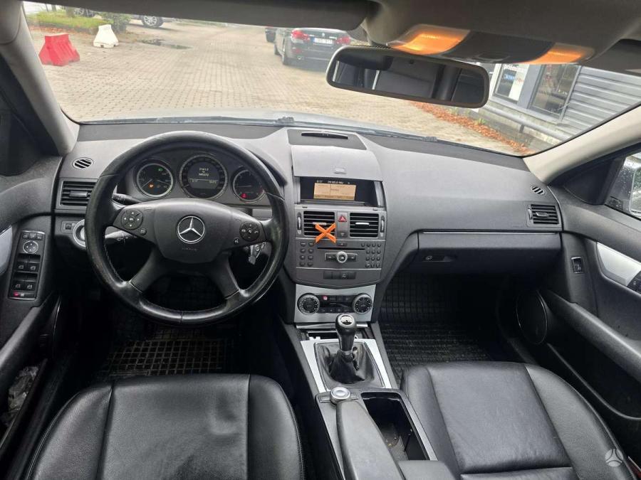 Pelēks Mercedes-Benz c-220 2009 Viļņa, ar dzinēja tilpumu 2.15 L un nobraukumu 345 tūkst. km par 2000 €, foto 10 vietnē AUTOMOTO.COM.LV