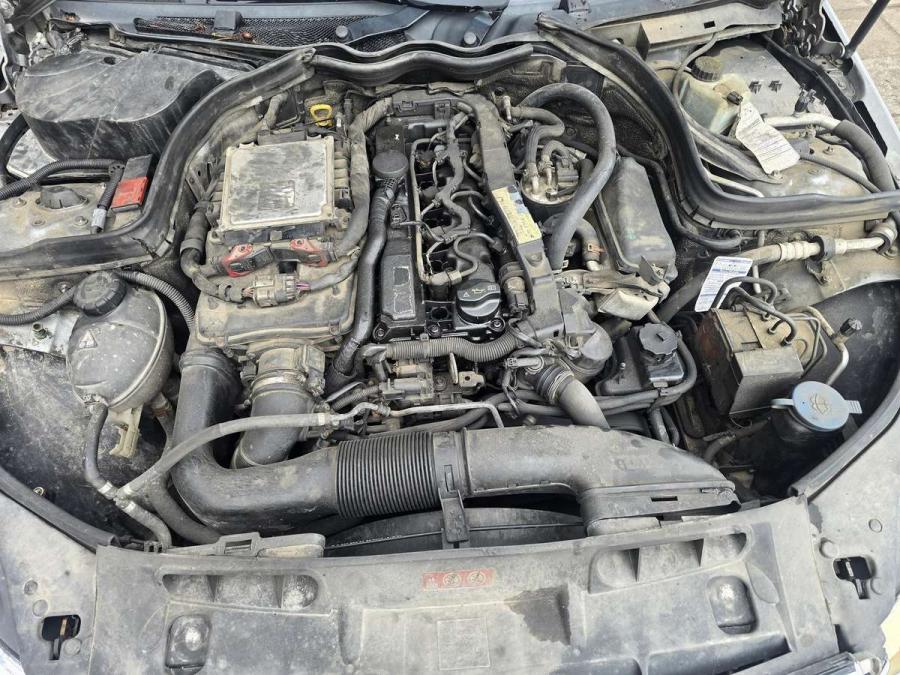 Pelēks Mercedes-Benz c-220 2009 Viļņa, ar dzinēja tilpumu 2.15 L un nobraukumu 345 tūkst. km par 2000 €, foto 14 vietnē AUTOMOTO.COM.LV