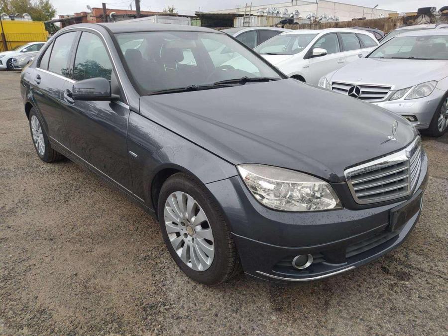 Grey Mercedes-Benz c-220 2010 in Panevezys, with an engine capacity of 2.15 L and mileage of 235 thousand km for 5900 €, photo 2 on AUTOMOTO.COM.LV