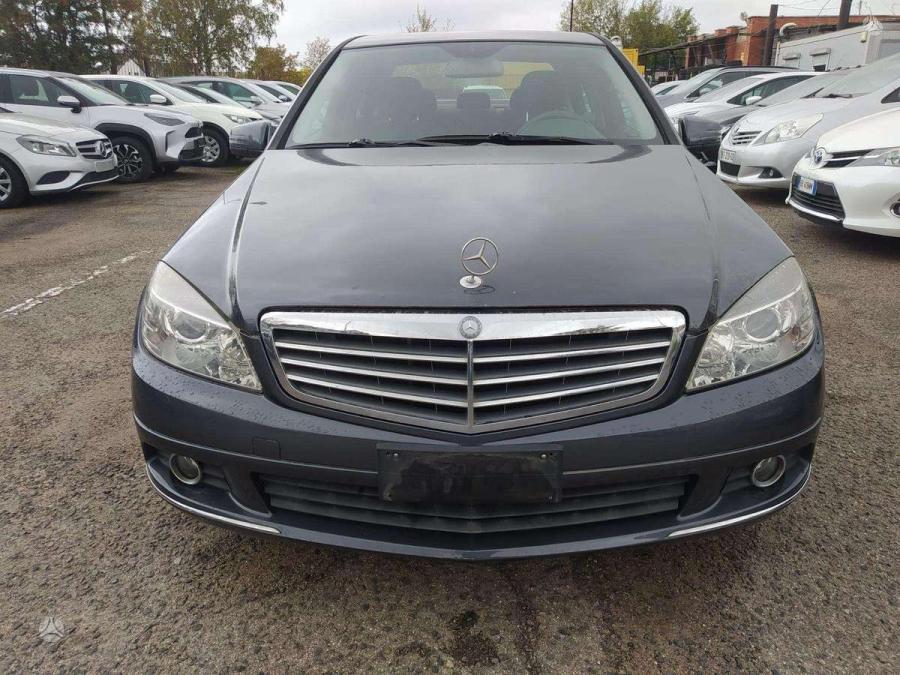 Grey Mercedes-Benz c-220 2010 in Panevezys, with an engine capacity of 2.15 L and mileage of 235 thousand km for 5900 €, photo 4 on AUTOMOTO.COM.LV