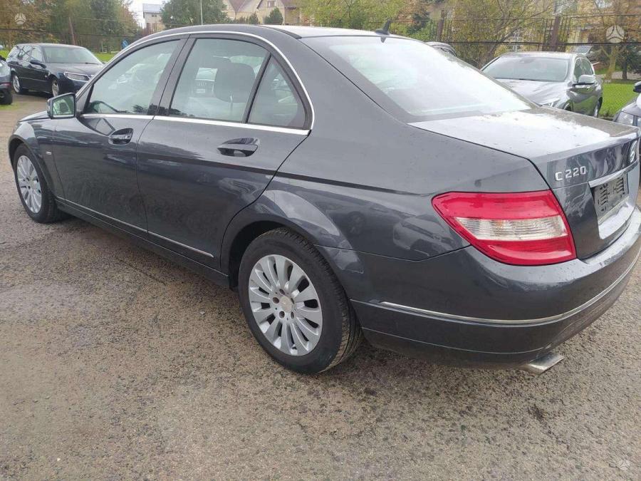Grey Mercedes-Benz c-220 2010 in Panevezys, with an engine capacity of 2.15 L and mileage of 235 thousand km for 5900 €, photo 8 on AUTOMOTO.COM.LV