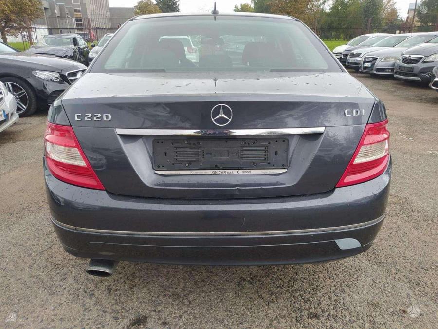 Grey Mercedes-Benz c-220 2010 in Panevezys, with an engine capacity of 2.15 L and mileage of 235 thousand km for 5900 €, photo 10 on AUTOMOTO.COM.LV