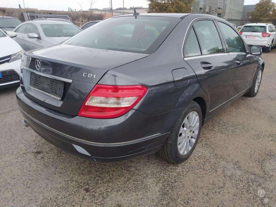 Grey Mercedes-Benz c-220 2010 in Panevezys, with an engine capacity of 2.15 L and mileage of 235 thousand km for 5900 €, photo 11 on AUTOMOTO.COM.LV