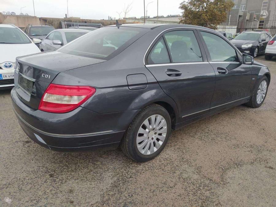 Grey Mercedes-Benz c-220 2010 in Panevezys, with an engine capacity of 2.15 L and mileage of 235 thousand km for 5900 €, photo 12 on AUTOMOTO.COM.LV