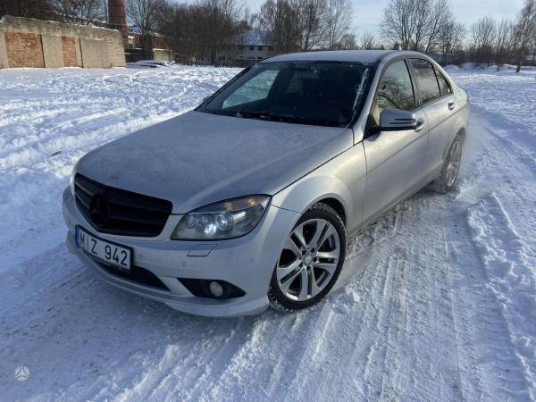 Grey Mercedes-Benz c-220 2010 in Kaunas, with an engine capacity of 2.10 L and mileage of 280 thousand km for 3950 €, photo 2 on AUTOMOTO.COM.LV