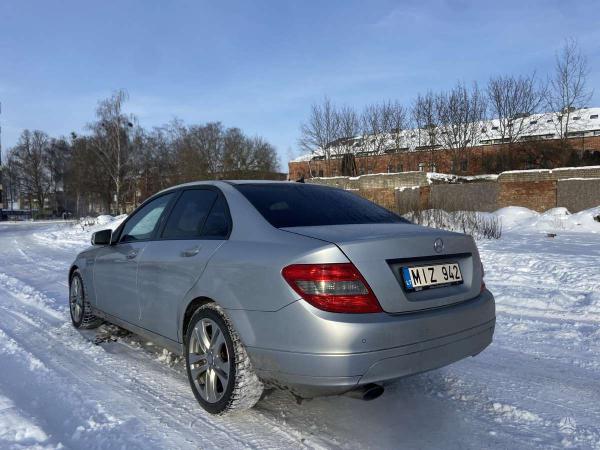 Grey Mercedes-Benz c-220 2010 in Kaunas, with an engine capacity of 2.10 L and mileage of 280 thousand km for 3950 €, photo 6 on AUTOMOTO.COM.LV