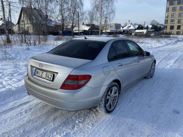 Grey Mercedes-Benz c-220 2010 in Kaunas, with an engine capacity of 2.10 L and mileage of 280 thousand km for 3950 €, photo 7 on AUTOMOTO.COM.LV
