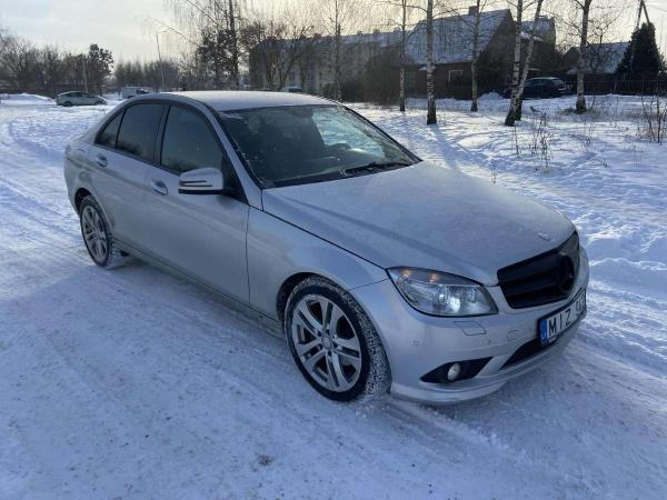 Grey Mercedes-Benz c-220 2010 in Kaunas, with an engine capacity of 2.10 L and mileage of 280 thousand km for 3950 €, photo 8 on AUTOMOTO.COM.LV