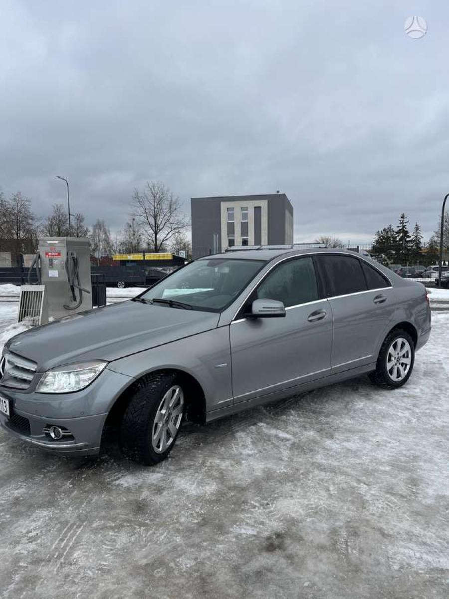 Pelēks Mercedes-Benz c-220 2010 Kauņa, ar dzinēja tilpumu 2.14 L un nobraukumu 261 tūkst. km par 5600 €, foto 2 vietnē AUTOMOTO.COM.LV
