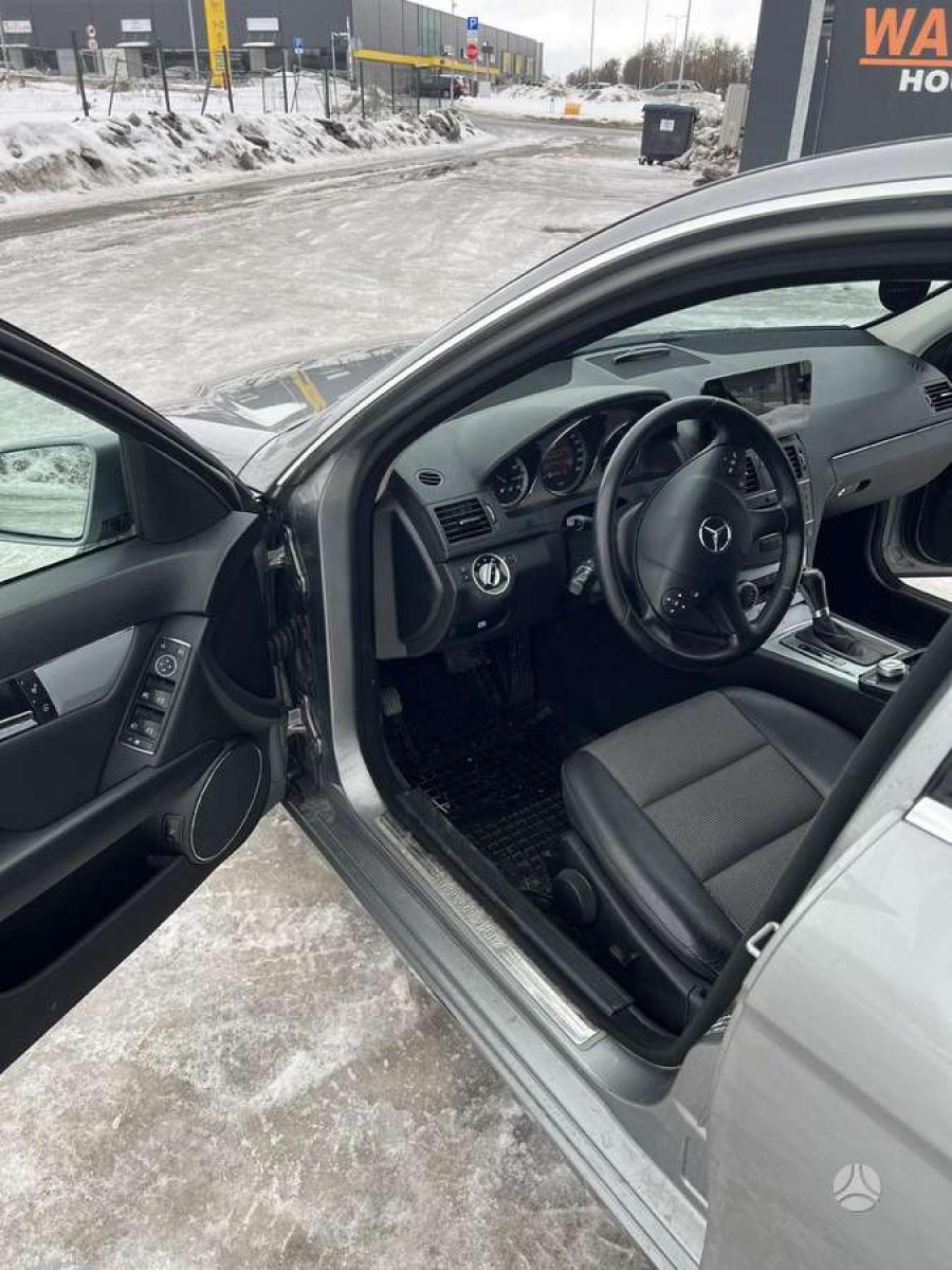 Pelēks Mercedes-Benz c-220 2010 Kauņa, ar dzinēja tilpumu 2.14 L un nobraukumu 261 tūkst. km par 5600 €, foto 7 vietnē AUTOMOTO.COM.LV