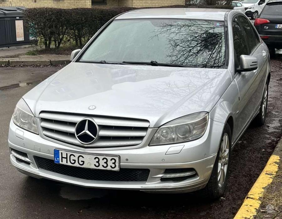 Grey Mercedes-Benz c-220 2010 in Kaunas, with an engine capacity of 2.14 L and mileage of 264 thousand km for 1995 €, photo 1 on AUTOMOTO.COM.LV