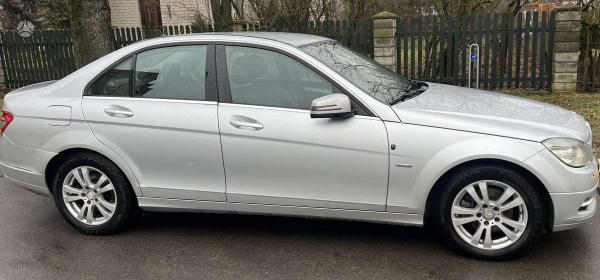 Pelēks Mercedes-Benz c-220 2010 Kauņa, ar dzinēja tilpumu 2.14 L un nobraukumu 264 tūkst. km par 1995 €, foto 3 vietnē AUTOMOTO.COM.LV