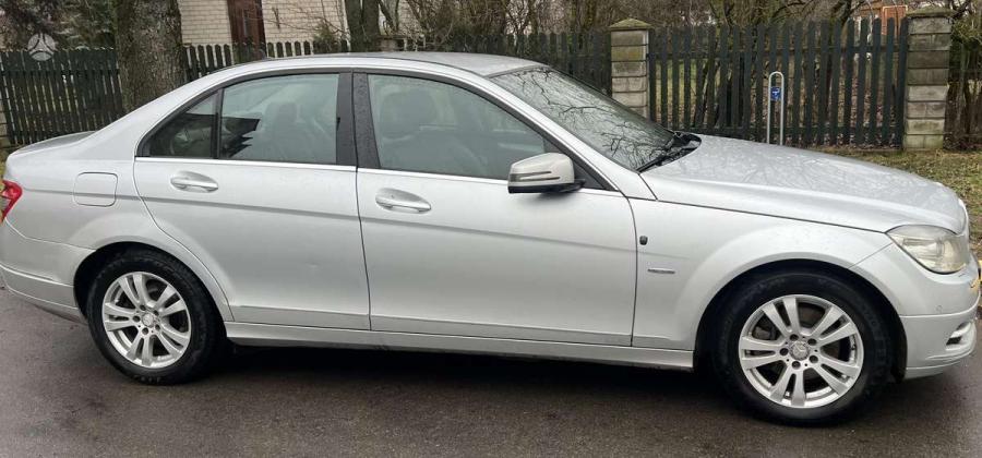 Grey Mercedes-Benz c-220 2010 in Kaunas, with an engine capacity of 2.14 L and mileage of 264 thousand km for 1995 €, photo 4 on AUTOMOTO.COM.LV