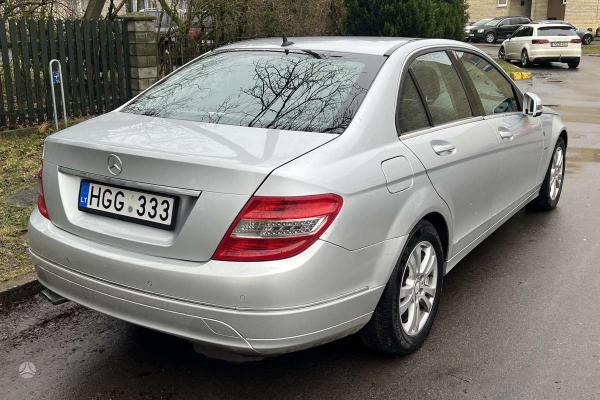 Pelēks Mercedes-Benz c-220 2010 Kauņa, ar dzinēja tilpumu 2.14 L un nobraukumu 264 tūkst. km par 1995 €, foto 4 vietnē AUTOMOTO.COM.LV