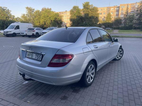 Grey Mercedes-Benz c-220 2010 in Kaunas, with an engine capacity of 2.20 L and mileage of 290 thousand km for 4450 €, photo 4 on AUTOMOTO.COM.LV