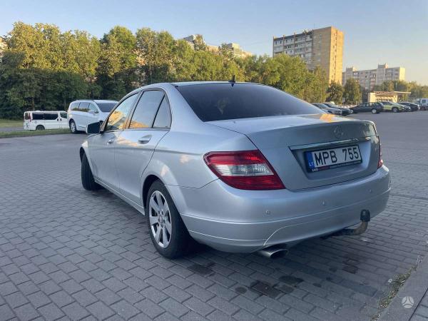 Grey Mercedes-Benz c-220 2010 in Kaunas, with an engine capacity of 2.20 L and mileage of 290 thousand km for 4450 €, photo 5 on AUTOMOTO.COM.LV