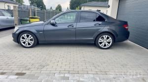 Pelēks Mercedes-Benz c-220 2010 Rīga, ar dzinēja tilpumu 2.10 L un nobraukumu 264 tūkst. km par 5600 €, foto 4 vietnē AUTOMOTO.COM.LV