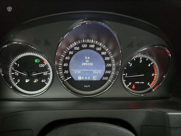 Серый Мерседес Ц 220 2010 в Паневежис, объемом двигателя 2.14 л и пробегом 289 тыс. км за 5900 €, фото 5 на AUTOMOTO.COM.LV