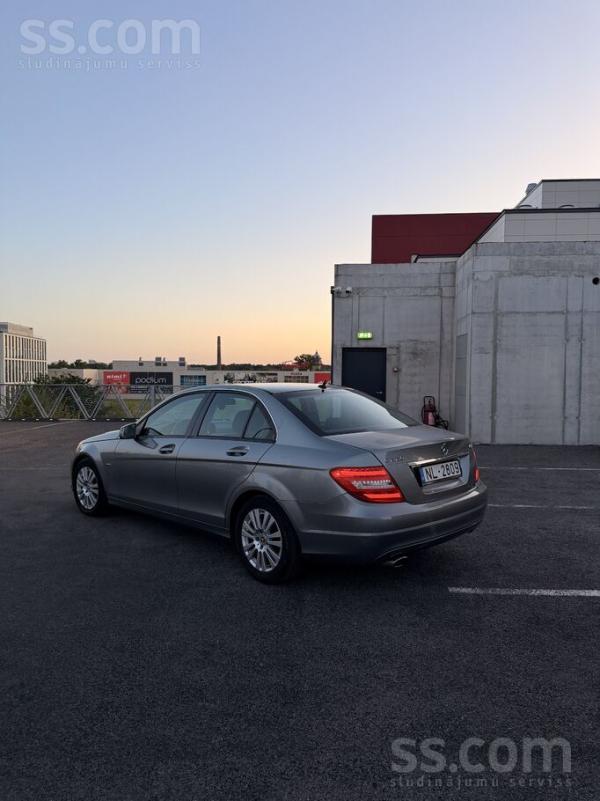Pelēks Mercedes-Benz c-220 2011 Rīga, ar dzinēja tilpumu 2.20 L un nobraukumu 220 tūkst. km par 7100 €, foto 2 vietnē AUTOMOTO.COM.LV