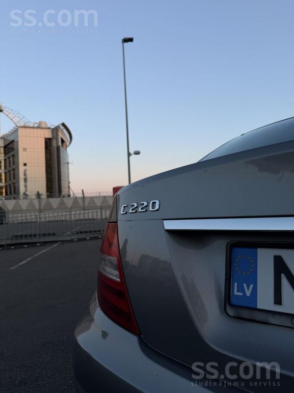 Pelēks Mercedes-Benz c-220 2011 Rīga, ar dzinēja tilpumu 2.20 L un nobraukumu 220 tūkst. km par 7100 €, foto 3 vietnē AUTOMOTO.COM.LV