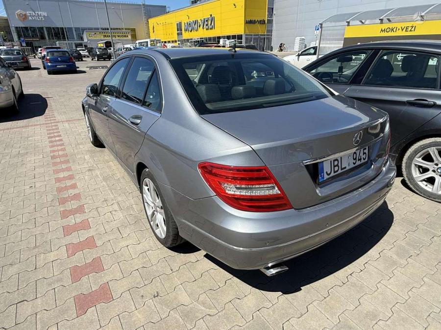 Grey Mercedes-Benz c-220 2012 in Kaunas, with an engine capacity of 2.14 L and mileage of 260 thousand km for 4900 €, photo 3 on AUTOMOTO.COM.LV