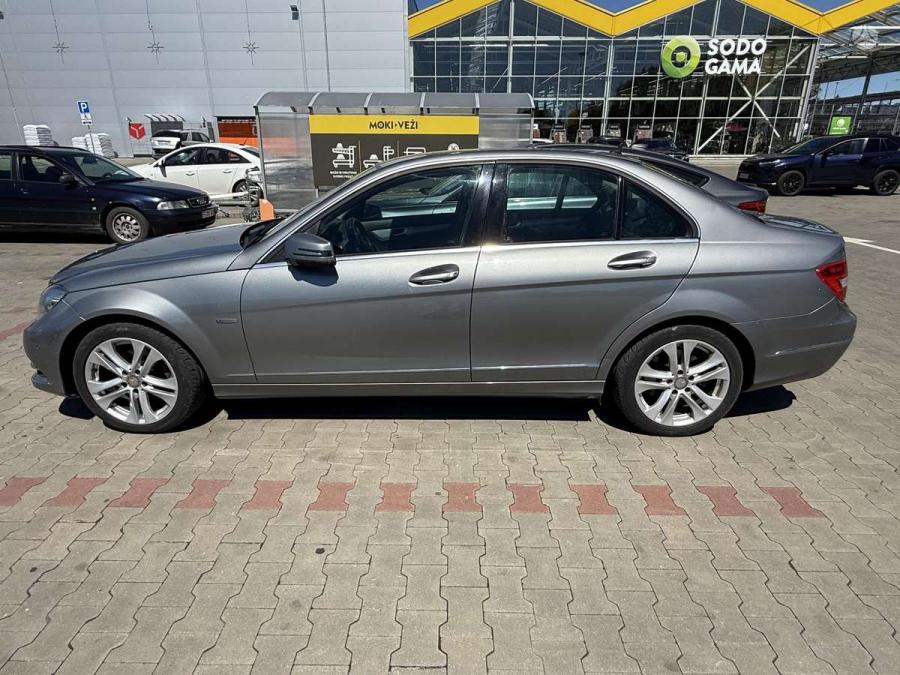 Grey Mercedes-Benz c-220 2012 in Kaunas, with an engine capacity of 2.14 L and mileage of 260 thousand km for 4900 €, photo 4 on AUTOMOTO.COM.LV