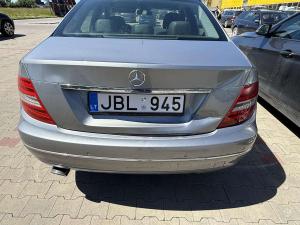Grey Mercedes-Benz c-220 2012 in Kaunas, with an engine capacity of 2.14 L and mileage of 260 thousand km for 4900 €, photo 9 on AUTOMOTO.COM.LV