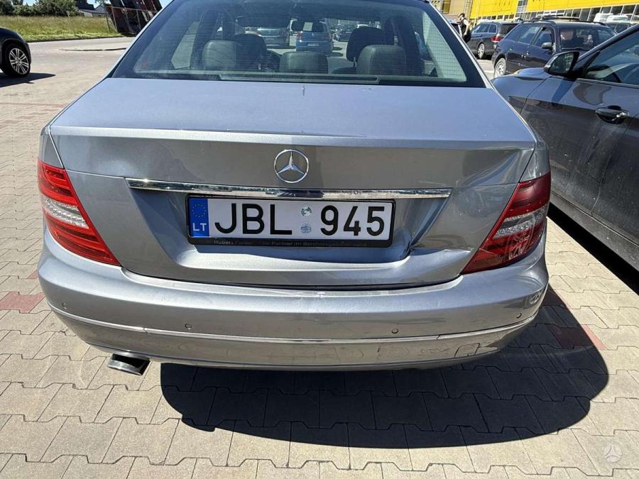 Grey Mercedes-Benz c-220 2012 in Kaunas, with an engine capacity of 2.14 L and mileage of 260 thousand km for 4900 €, photo 9 on AUTOMOTO.COM.LV