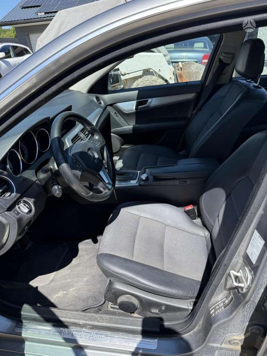 Grey Mercedes-Benz c-220 2012 in Kaunas, with an engine capacity of 2.14 L and mileage of 260 thousand km for 4900 €, photo 12 on AUTOMOTO.COM.LV