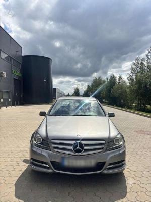 Pelēks Mercedes-Benz c-220 2012 Viļņa, ar dzinēja tilpumu 0.00 L un nobraukumu 351 tūkst. km par 5700 €, foto  vietnē AUTOMOTO.COM.LV