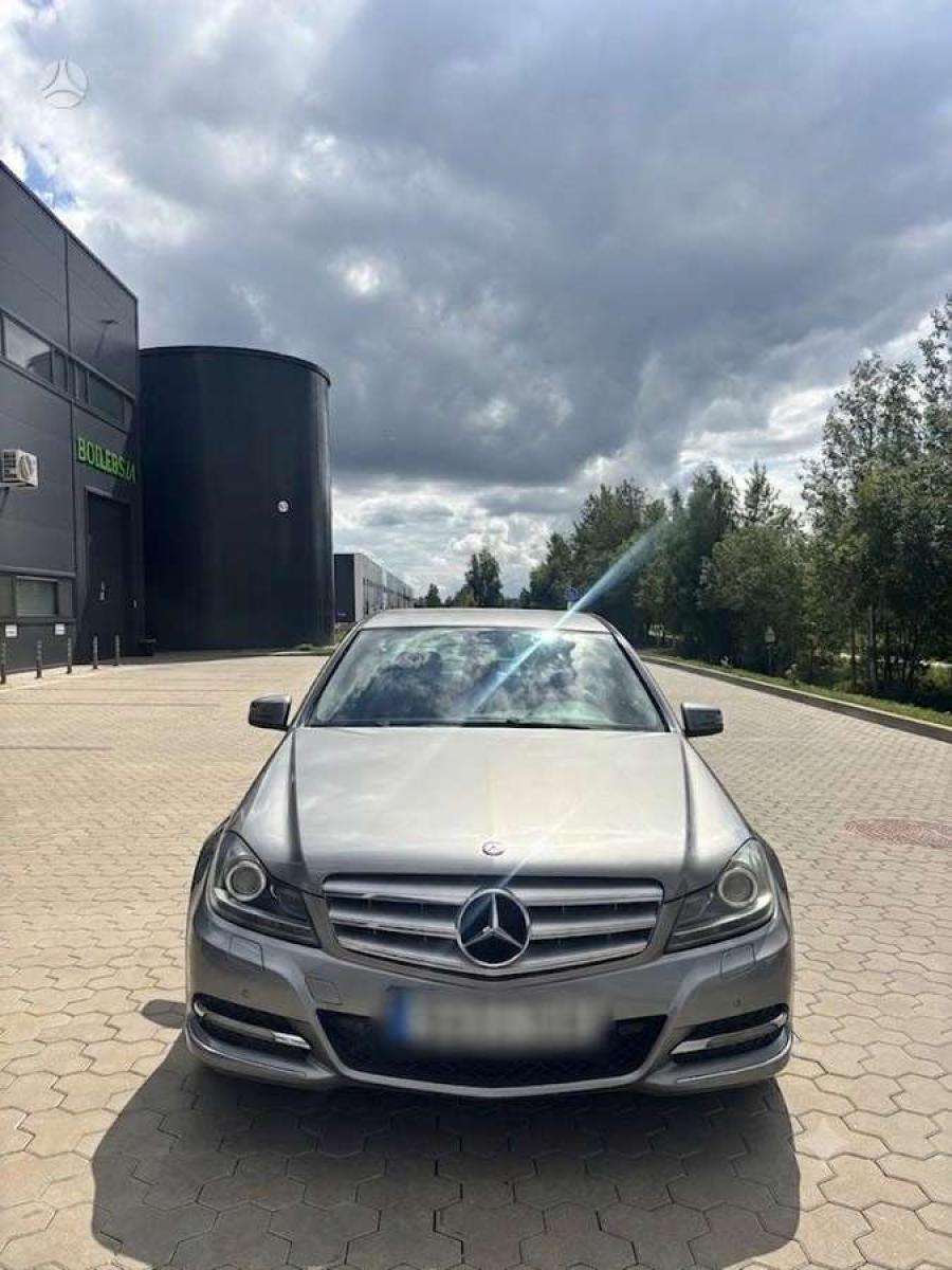 Pelēks Mercedes-Benz c-220 2012 Viļņa, ar dzinēja tilpumu 0.00 L un nobraukumu 351 tūkst. km par 5700 €, foto 1 vietnē AUTOMOTO.COM.LV