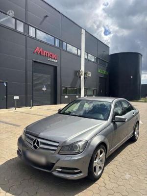 Pelēks Mercedes-Benz c-220 2012 Viļņa, ar dzinēja tilpumu 0.00 L un nobraukumu 351 tūkst. km par 5700 €, foto 3 vietnē AUTOMOTO.COM.LV