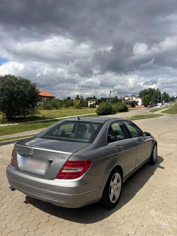 Grey Mercedes-Benz c-220 2012 in Vilnius, with an engine capacity of 0.00 L and mileage of 351 thousand km for 5700 €, photo 3 on AUTOMOTO.COM.LV