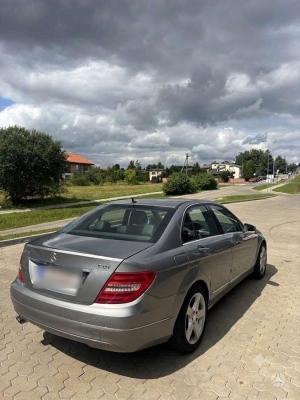 Pelēks Mercedes-Benz c-220 2012 Viļņa, ar dzinēja tilpumu 0.00 L un nobraukumu 351 tūkst. km par 5700 €, foto 4 vietnē AUTOMOTO.COM.LV
