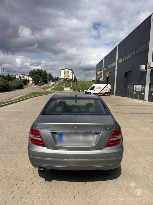Grey Mercedes-Benz c-220 2012 in Vilnius, with an engine capacity of 0.00 L and mileage of 351 thousand km for 5700 €, photo 4 on AUTOMOTO.COM.LV