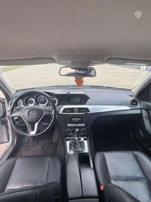 Pelēks Mercedes-Benz c-220 2012 Viļņa, ar dzinēja tilpumu 0.00 L un nobraukumu 351 tūkst. km par 5700 €, foto 6 vietnē AUTOMOTO.COM.LV