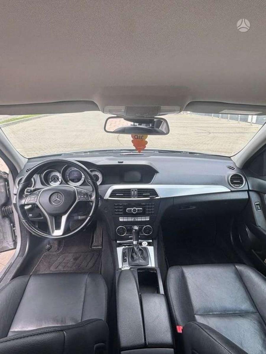 Pelēks Mercedes-Benz c-220 2012 Viļņa, ar dzinēja tilpumu 0.00 L un nobraukumu 351 tūkst. km par 5700 €, foto 6 vietnē AUTOMOTO.COM.LV