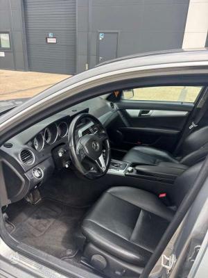 Pelēks Mercedes-Benz c-220 2012 Viļņa, ar dzinēja tilpumu 0.00 L un nobraukumu 351 tūkst. km par 5700 €, foto 7 vietnē AUTOMOTO.COM.LV