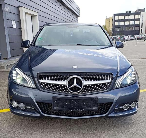 Grey Mercedes-Benz c-220 2013 in Kaunas, with an engine capacity of 2.14 L and mileage of 258 thousand km for 5450 €, photo 2 on AUTOMOTO.COM.LV