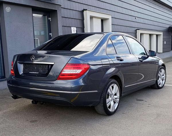 Grey Mercedes-Benz c-220 2013 in Kaunas, with an engine capacity of 2.14 L and mileage of 258 thousand km for 5450 €, photo 4 on AUTOMOTO.COM.LV