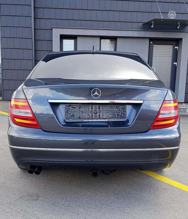 Grey Mercedes-Benz c-220 2013 in Kaunas, with an engine capacity of 2.14 L and mileage of 258 thousand km for 5450 €, photo 5 on AUTOMOTO.COM.LV