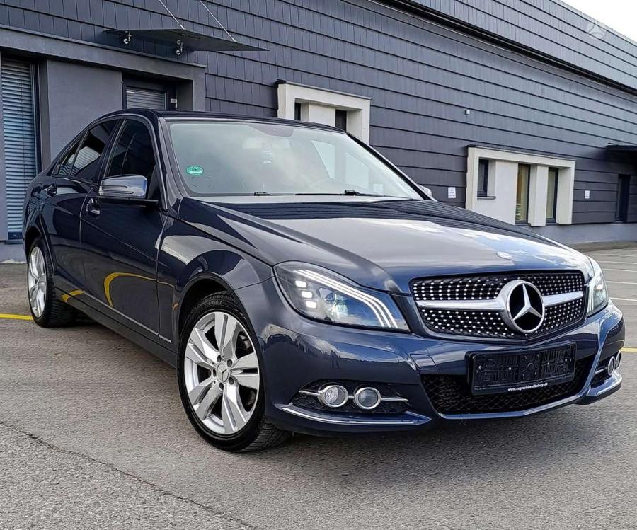 Pelēks Mercedes-Benz c-220 2013 Kauņa, ar dzinēja tilpumu 0.00 L un nobraukumu 263 tūkst. km par 5900 €, foto 1 vietnē AUTOMOTO.COM.LV