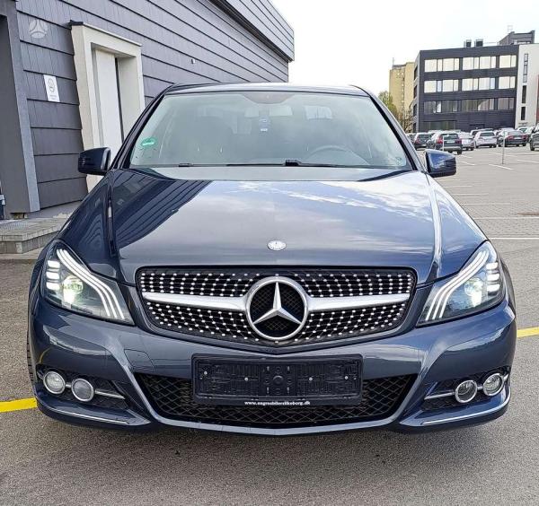 Pelēks Mercedes-Benz c-220 2013 Kauņa, ar dzinēja tilpumu 0.00 L un nobraukumu 263 tūkst. km par 5900 €, foto 3 vietnē AUTOMOTO.COM.LV